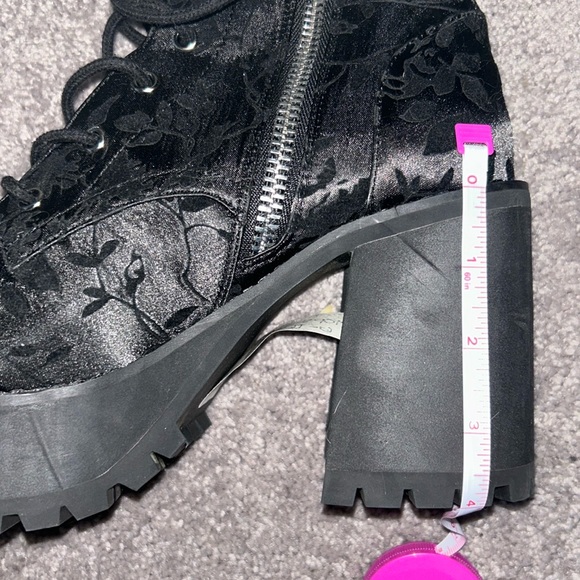 Dolls Kill | Shoes | Vintage 220 Dolls Kill Platform Boots W7 | Poshmark